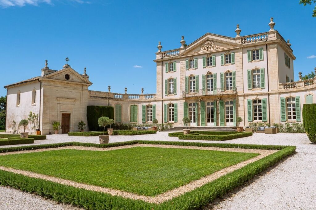 STAFFED CHATEAUX - Only Provence